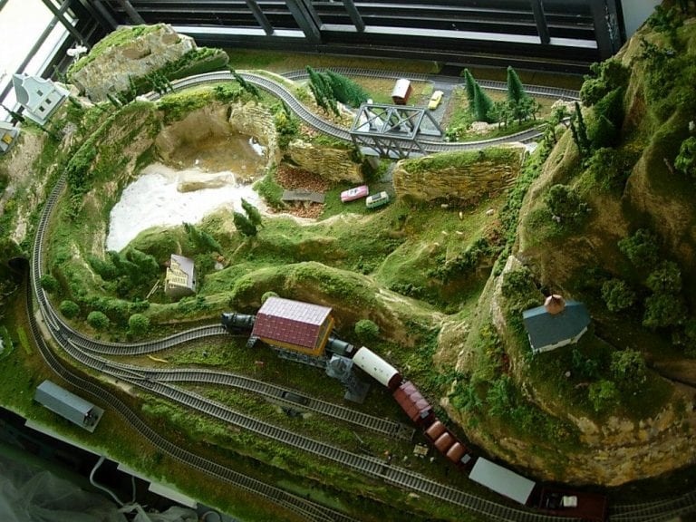 HO Scale Model Railroad Layouts - James Model Trains