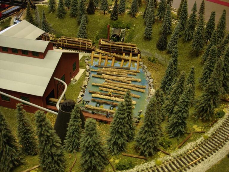 HO Scale Logging Layout - James Model Trains