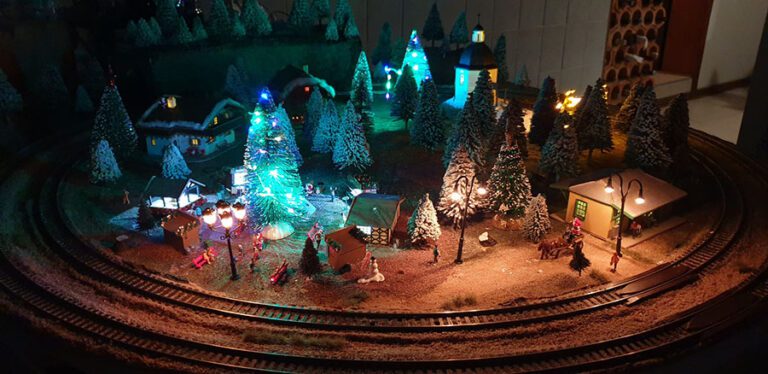 Christmas Tree Train Layouts Plans - James Model Trains